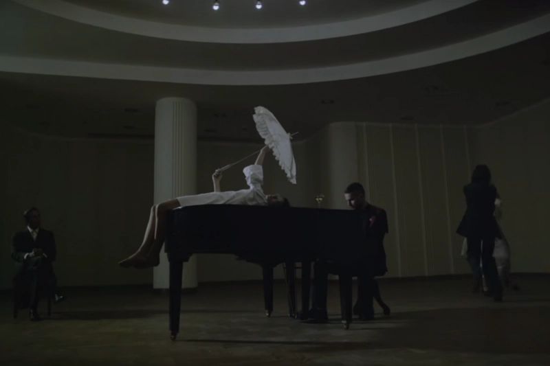 Dawn Shadforth yönetmenliğinde yeni Hurts klibi: "Wings" - bant mag