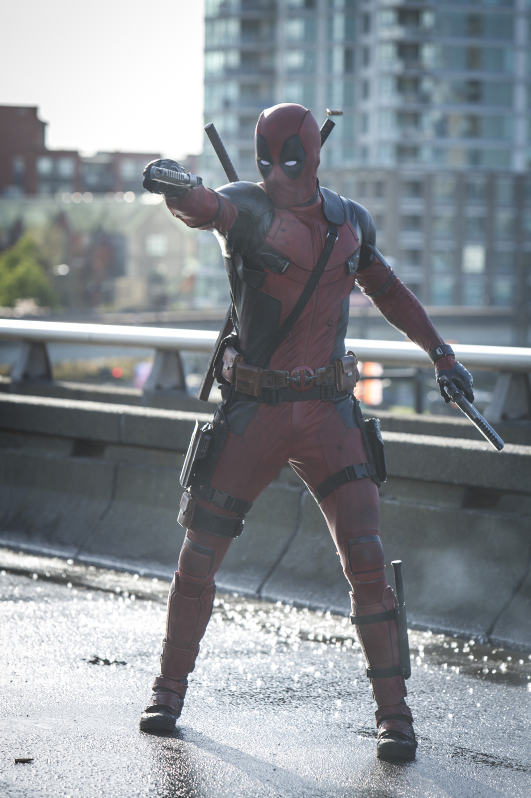 Yoldaki "Deadpool"un süresi ile ilgili detaylar ve 3 yeni fotoğraf ...
