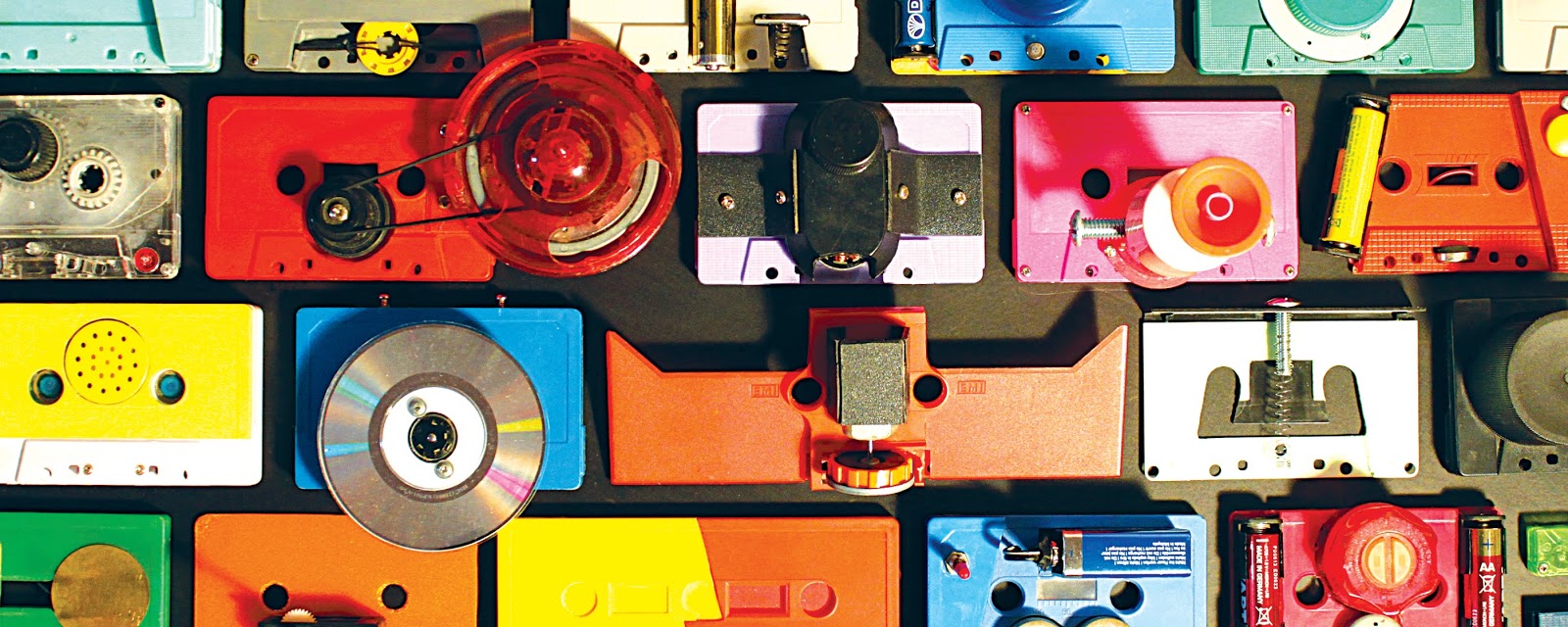 Kasetlerden sıradışı enstrümanlar yapan TAPETRONIC'in yeni harikasıyla ...