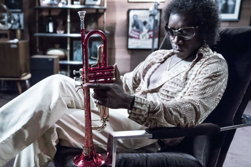 Don Cheadle'ın Miles Davis biyografisinden yeni fragman - bant mag