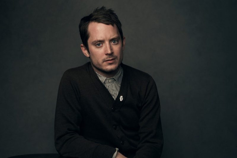Elijah Wood, BBC'nin Douglas Adams uyarlamasında rol alacak - bant mag