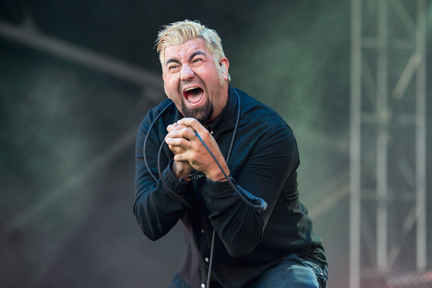 Deftones vokalisti Chino Moreno, sahnede ayağını kırdı - bant mag