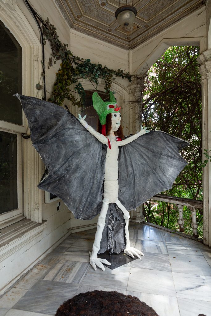 Bienal röportajları: Monster Chetwynd - bant mag
