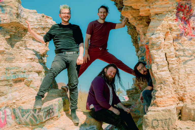 Duygudurum: glass beach - plastic death - bant mag