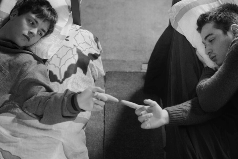 Dogmatizm gölgesinde kimlik inşası: NEHİR TUNA ile YURT üzerine - bant mag