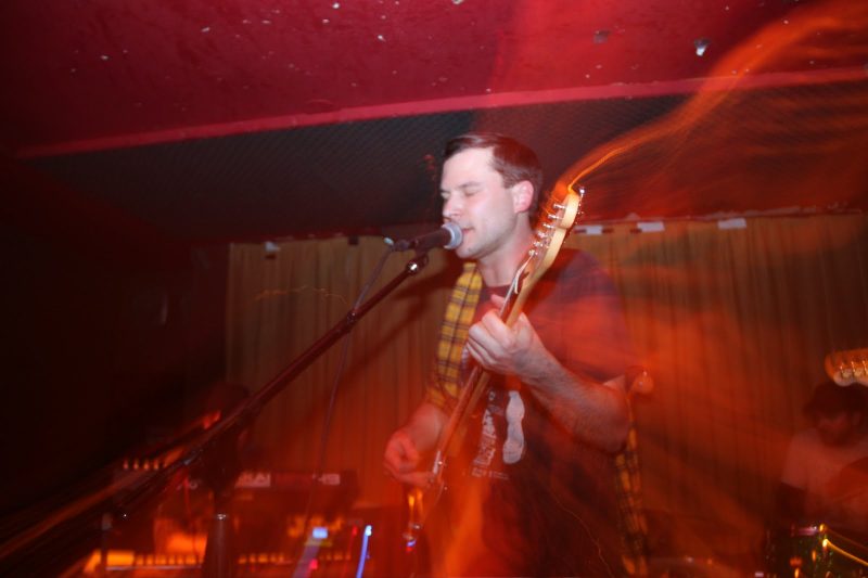 Emil Amos'un solo projesi Holy Sons'tan yeni klip - bant mag