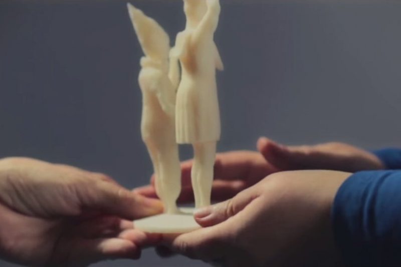 Görme engellilerin fotoğrafları hissetmesi üzerine: "Touchable Memories ...